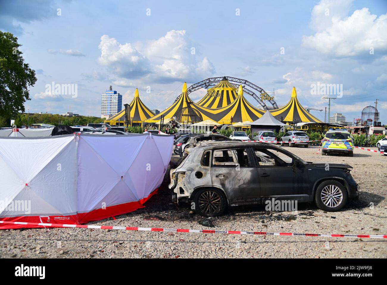 Duisburg, Germany. 04th Sep, 2022. Burnt-out vehicles stand in front of ...