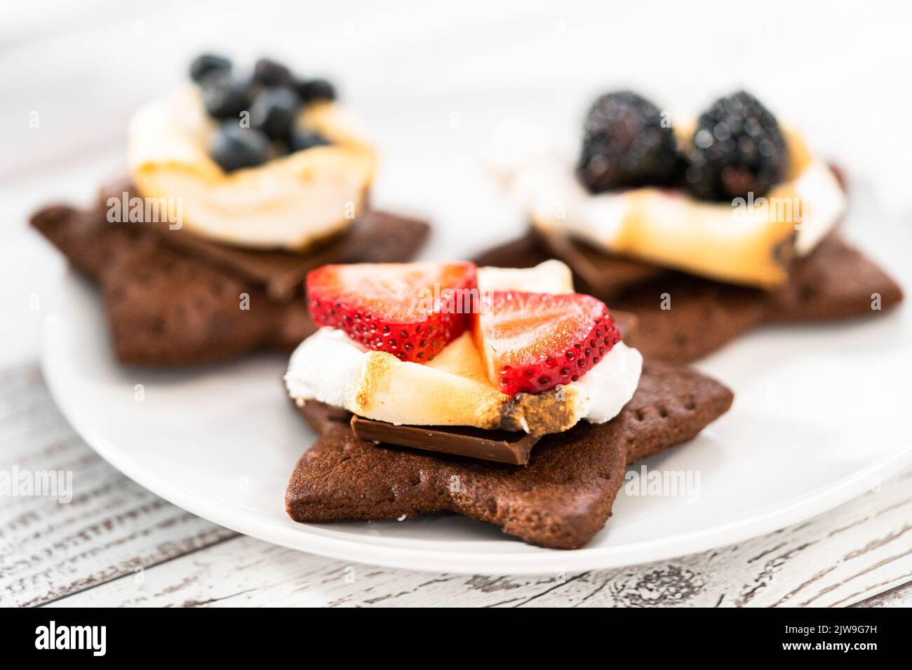Fruit smores hi-res stock photography and images - Alamy