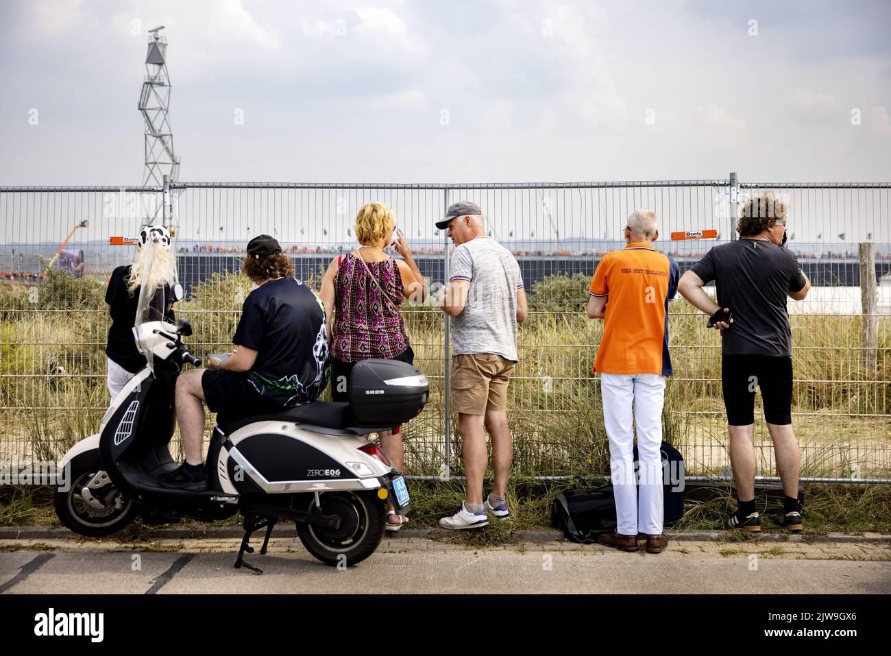 ZANDVOORT - Passers-by look at the Zandvoort circuit where the F1 Grand ...