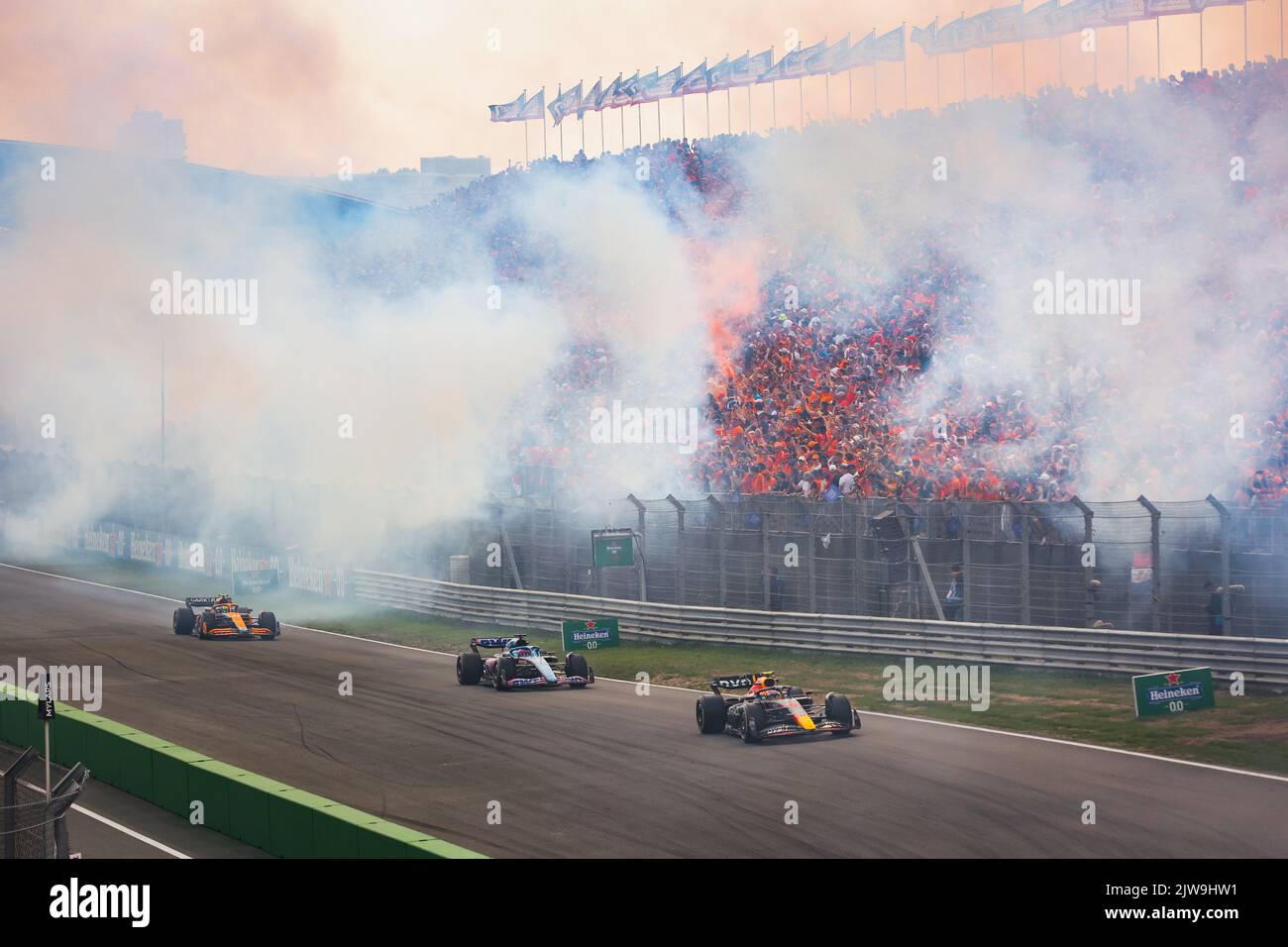 11 PEREZ Sergio (mex), Red Bull Racing RB18, action spectators, fans ...