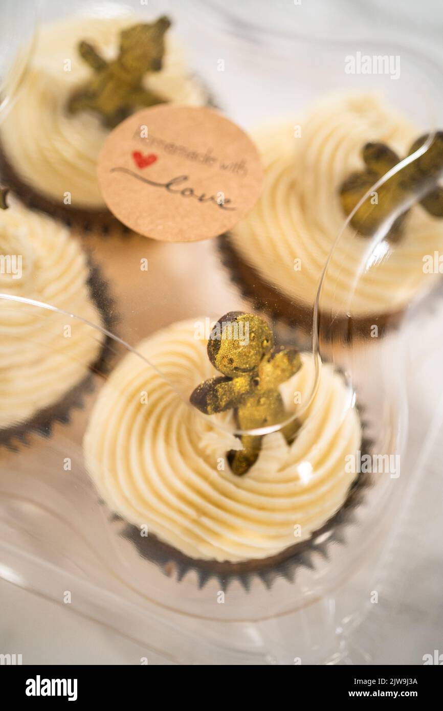 Cupcake wrapper box hi-res stock photography and images - Alamy