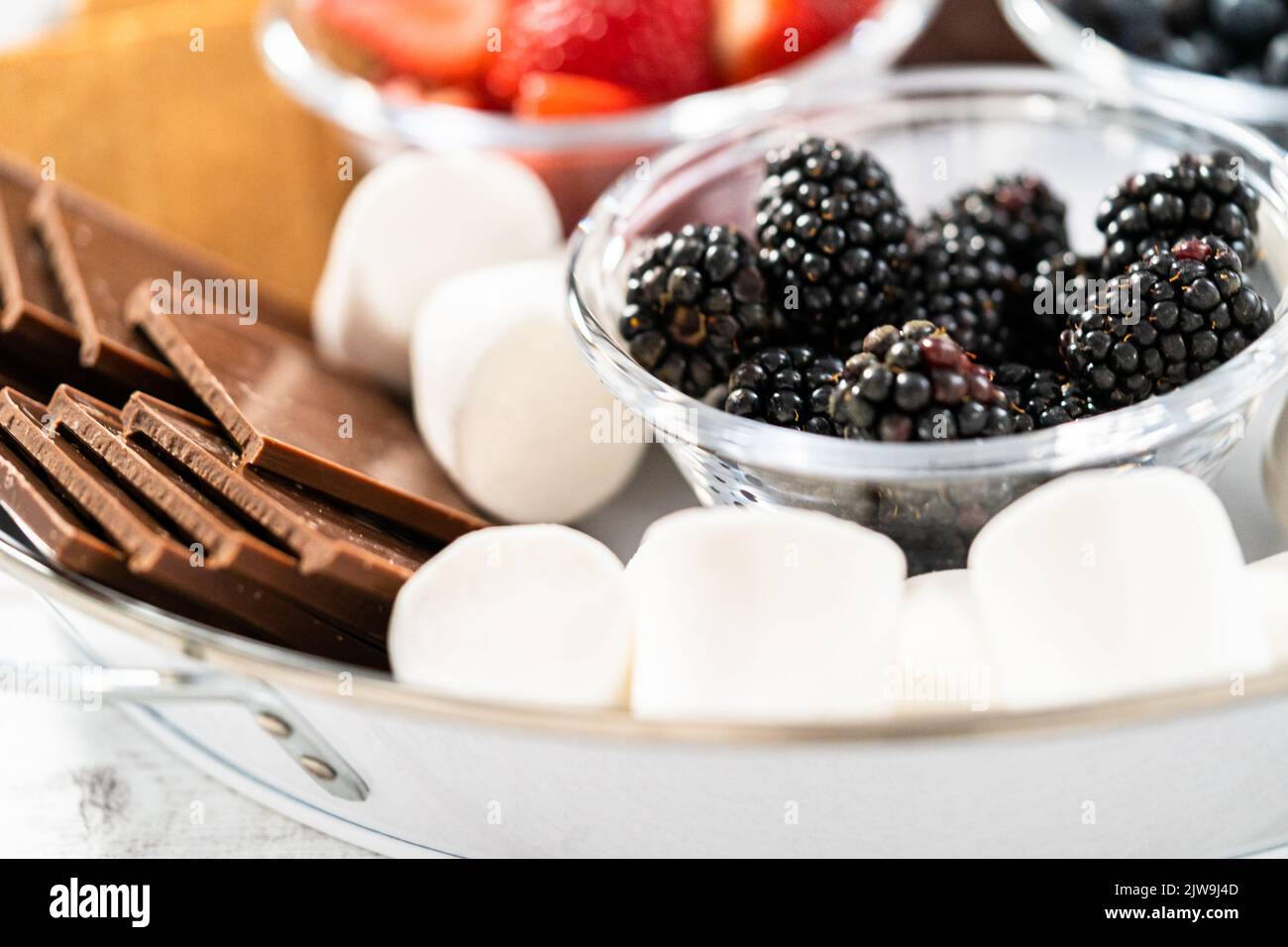 Fruit smores hi-res stock photography and images - Alamy