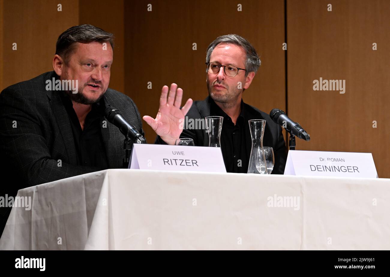 Munich, Germany. 04th Sep, 2022. Authors Uwe Ritzer (l) and Roman ...