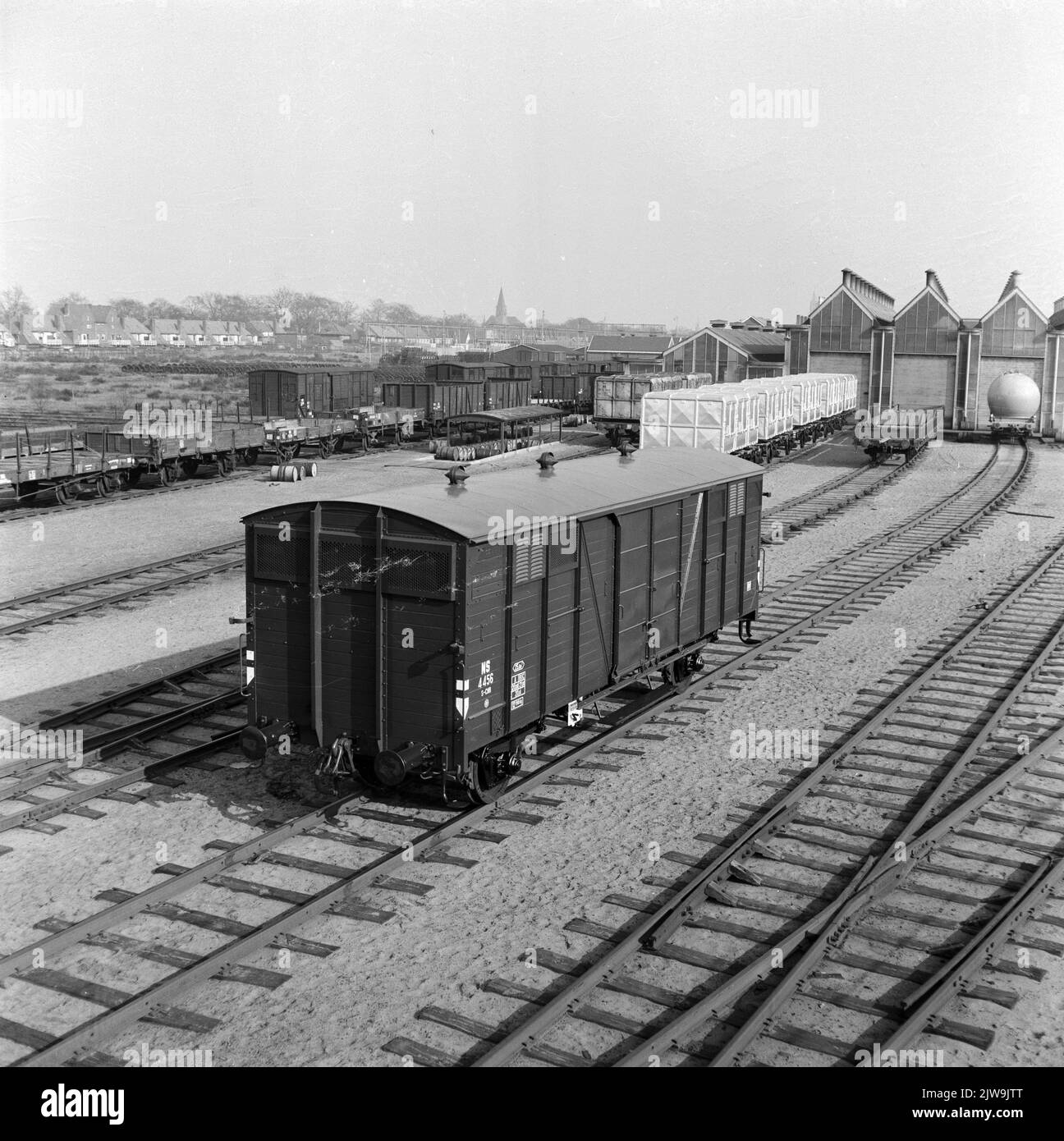 Image of the closed freight car NS 4456 (type S-Chr, series NS 2301 ...