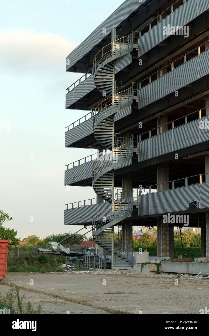 Run down building exterior hi-res stock photography and images - Alamy