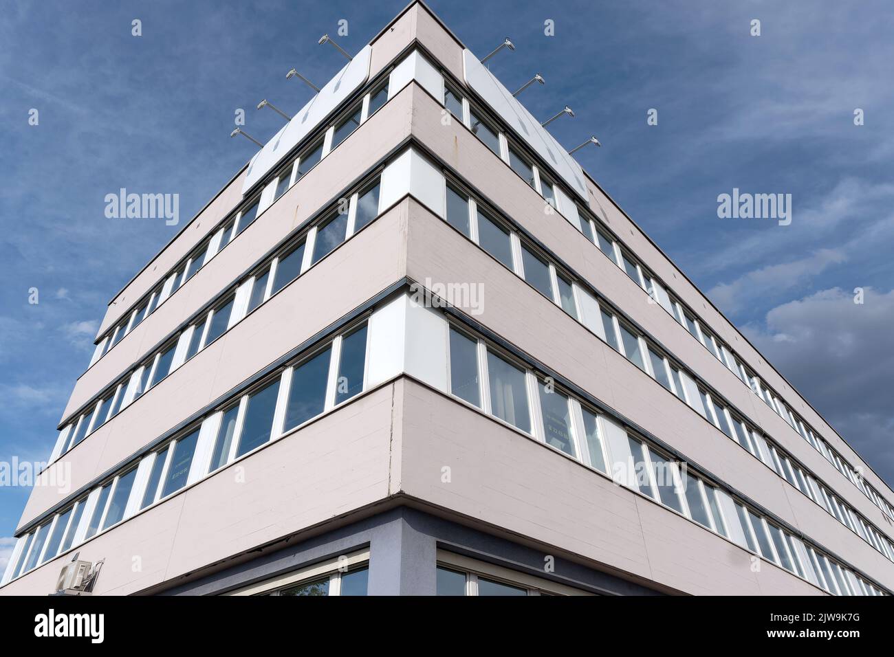 Architecture: Perspective view of the corner of an office building ...