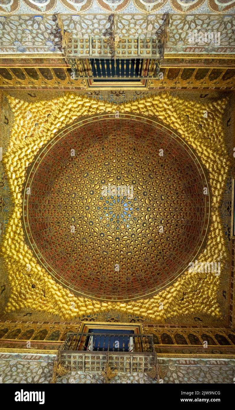 Golden salon hi-res stock photography and images - Alamy