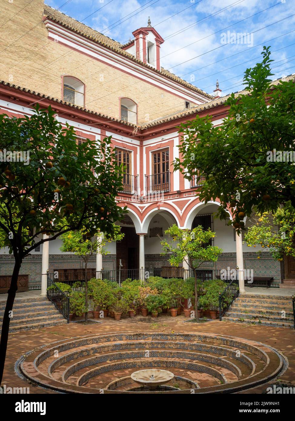 Hospital de los Venerables courtyard Stock Photo - Alamy