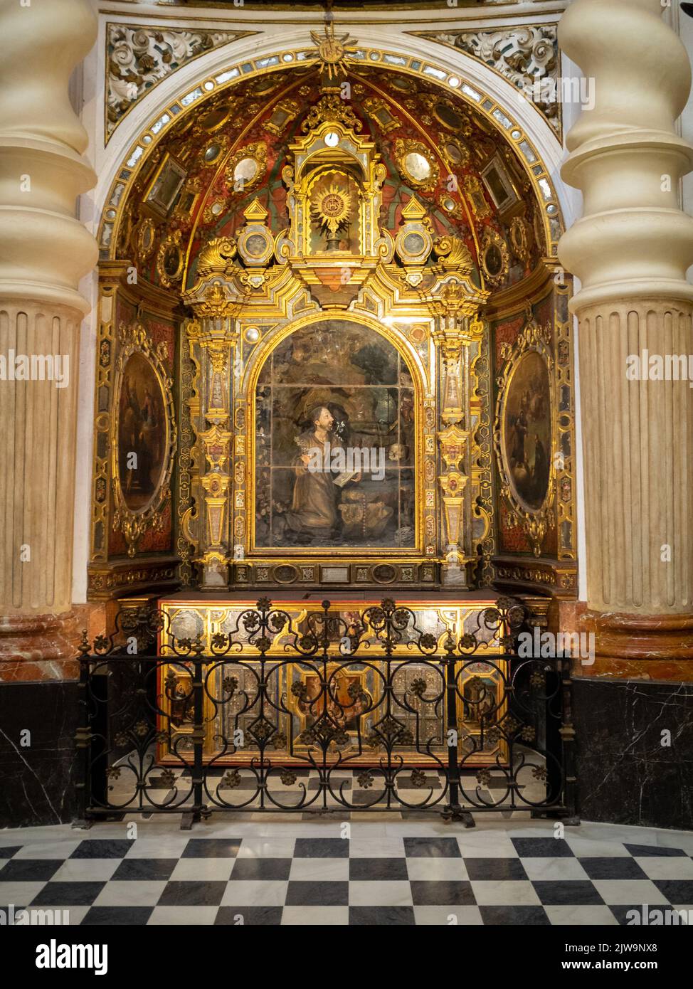Baroque altarpiece hi-res stock photography and images - Alamy