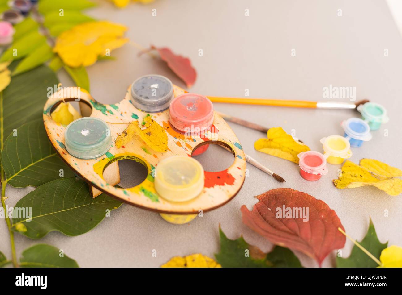 Notepad with watercolor paintings autumn leaves. View of workplace ...