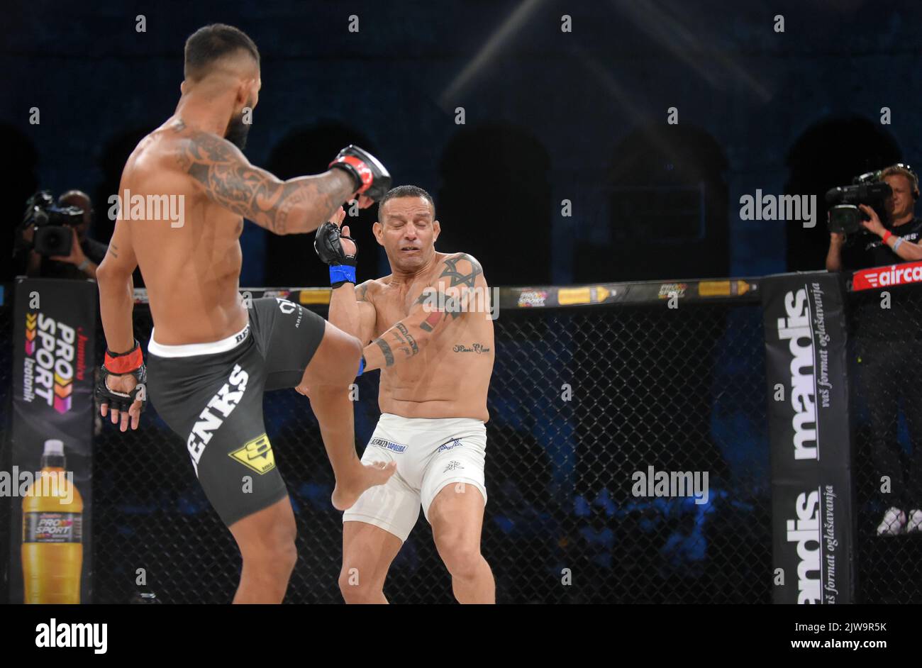 Kerer Silva fights against Arlen Ribeiro during Fight Nation ...