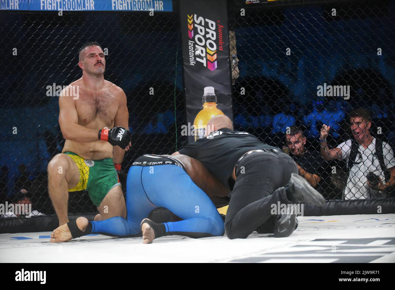 Ivan Vitasovic fight against Geronimo dos Santos during Fight Nation ...