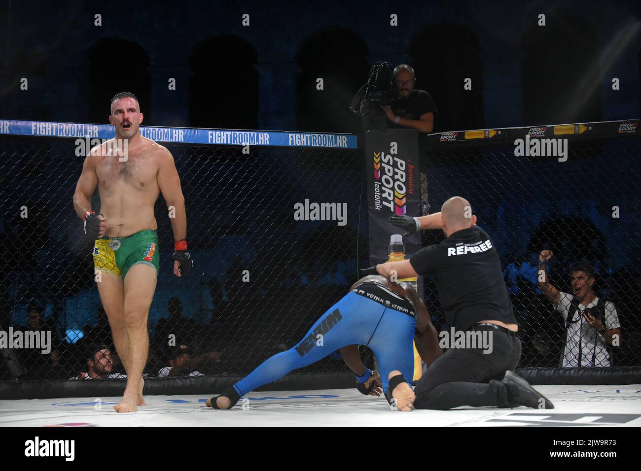 Ivan Vitasovic fight against Geronimo dos Santos during Fight Nation ...