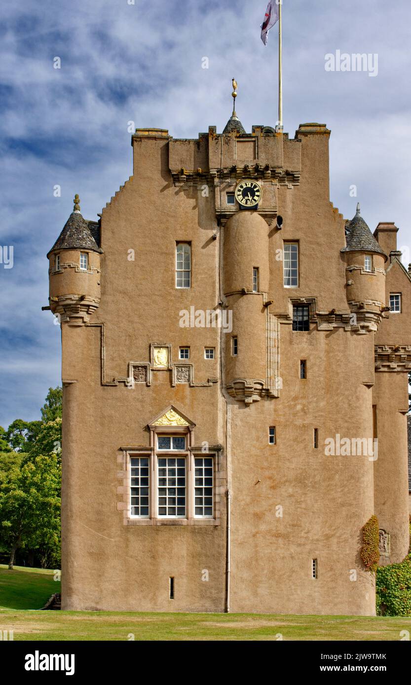 CRATHES CASTLE BANCHORY SCOTLAND FRONTAL ASPECT OF THE HARLED 16C ...