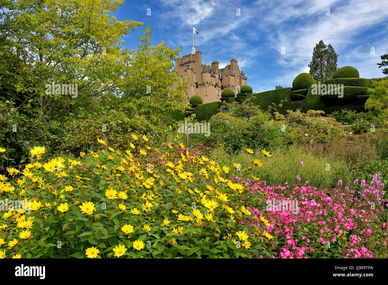 CRATHES CASTLE BANCHORY SCOTLAND GARDEN COLOURFUL FLOWERS AND TOPIARY ...
