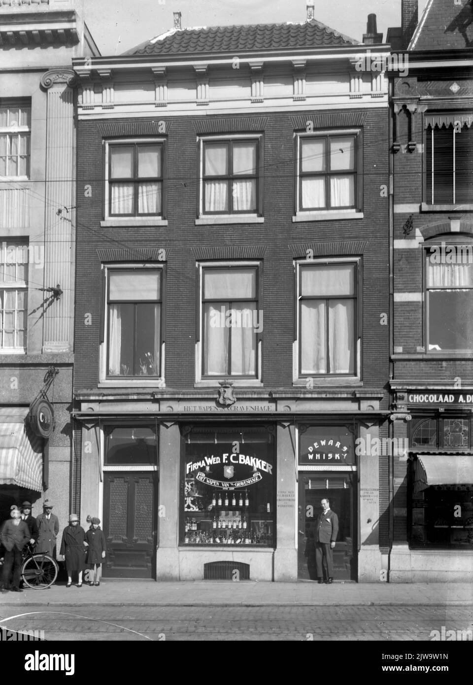 View of the facade of the Huis Vredenburg 16 in Utrecht ("The weapon of ...
