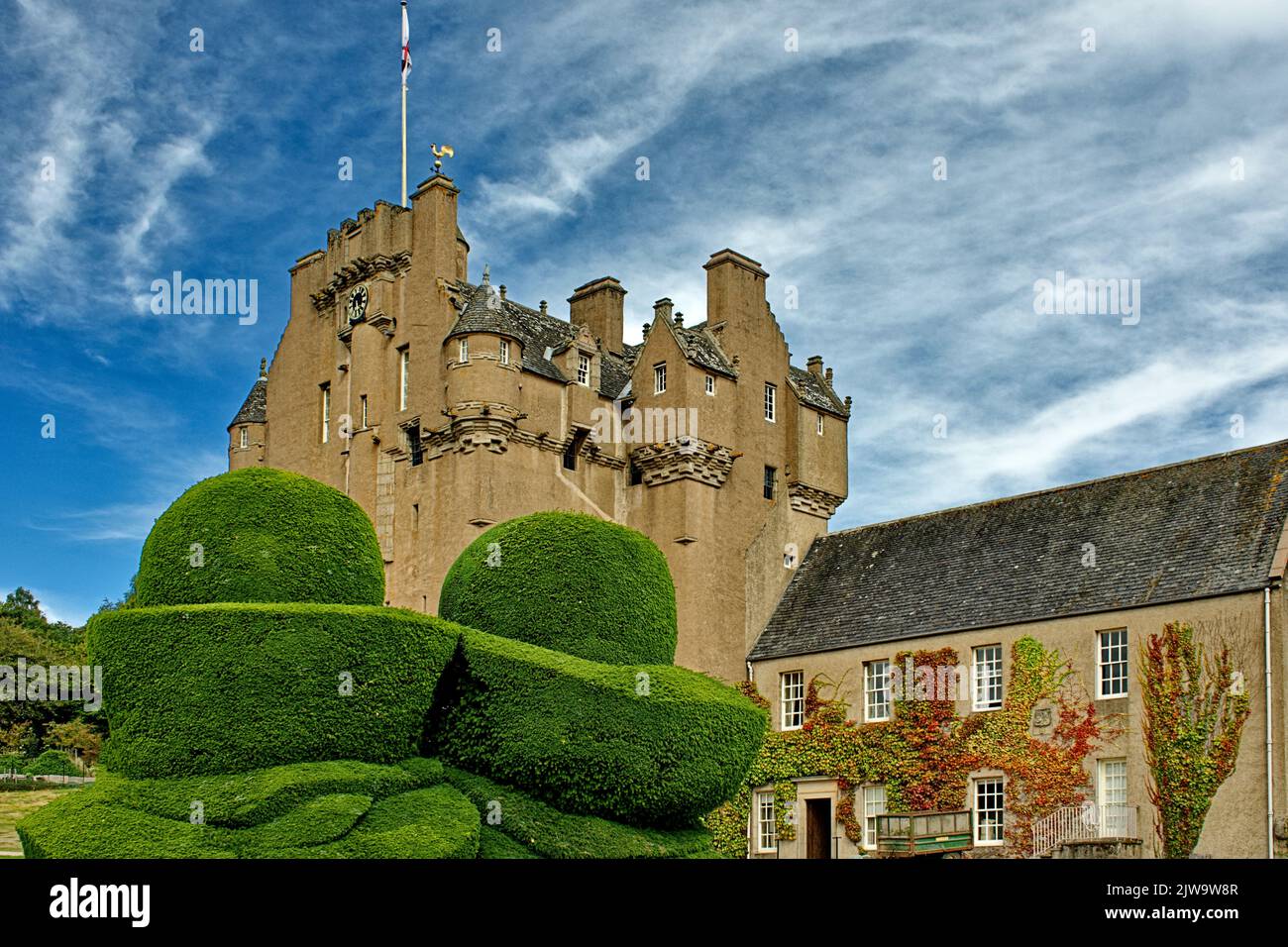 CRATHES CASTLE BANCHORY SCOTLAND THE HARLED 16C CASTLE THE UNIQUE YEW ...