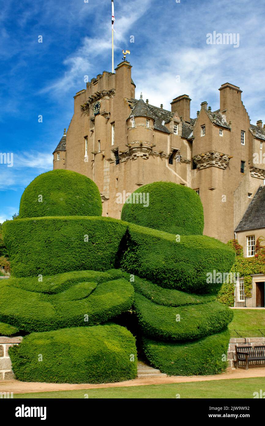 CRATHES CASTLE BANCHORY SCOTLAND THE HARLED 16C CASTLE UNIQUE YEW TREE ...