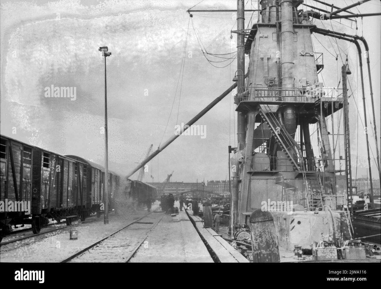 Image of overflowing grain in closed freight wagons of the N.S. in ...