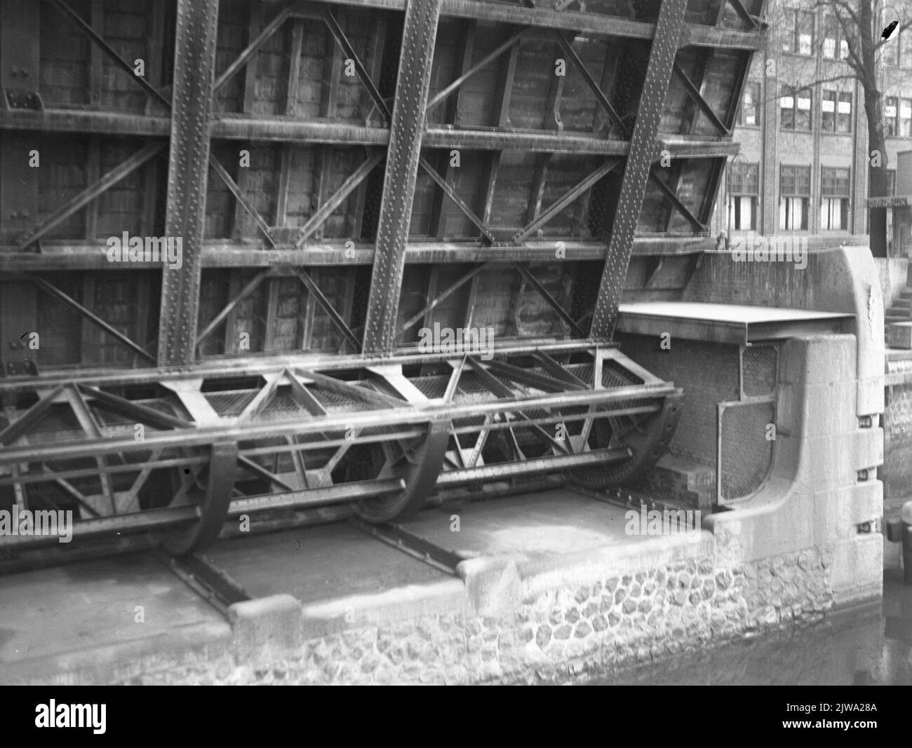 Image of the Kwadrant (role over which the bridge is moving) of the ...
