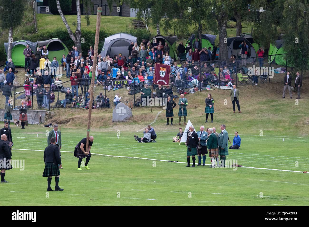 Caber toss hi-res stock photography and images - Alamy