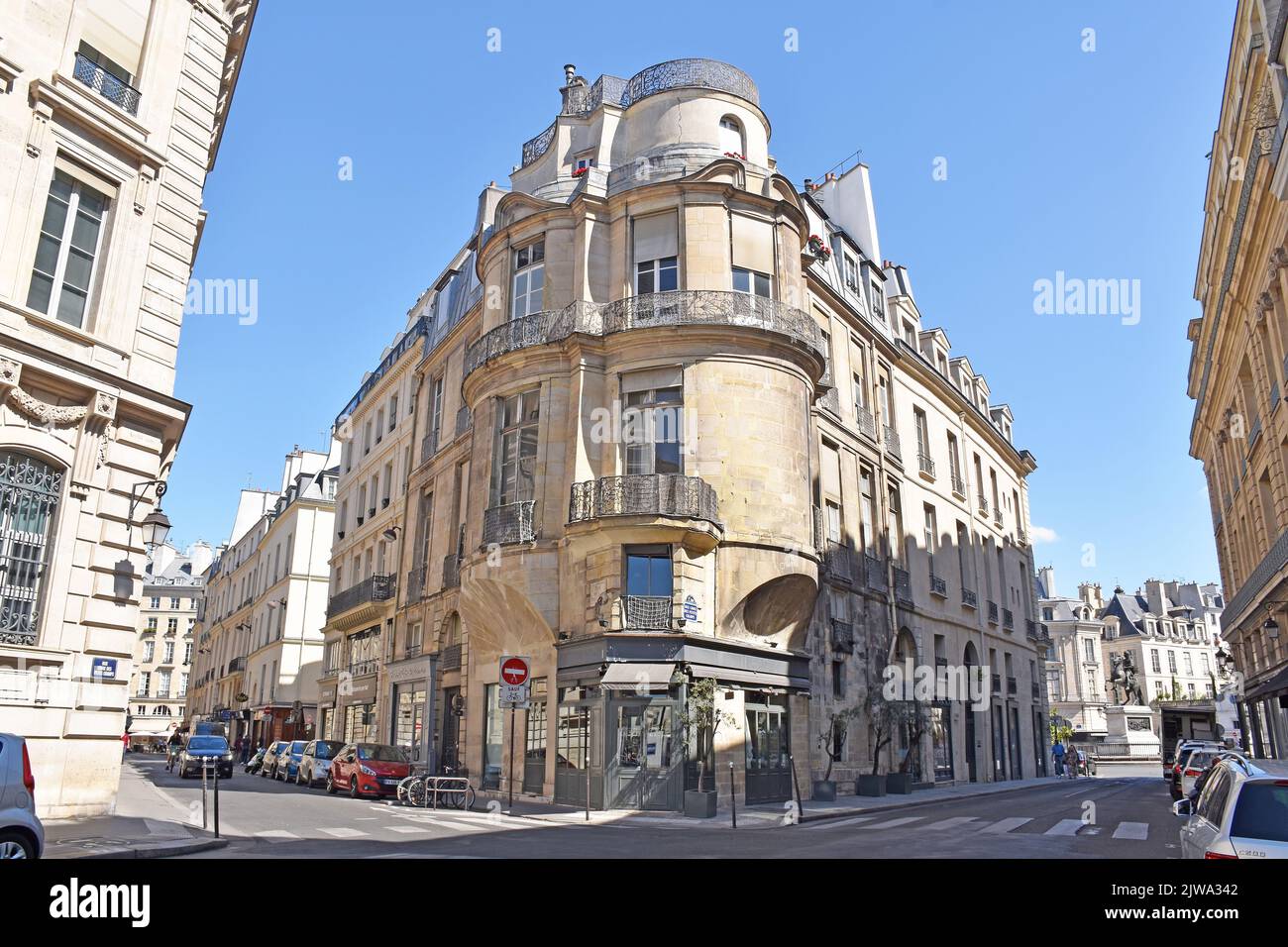 Corbelled hi-res stock photography and images - Alamy