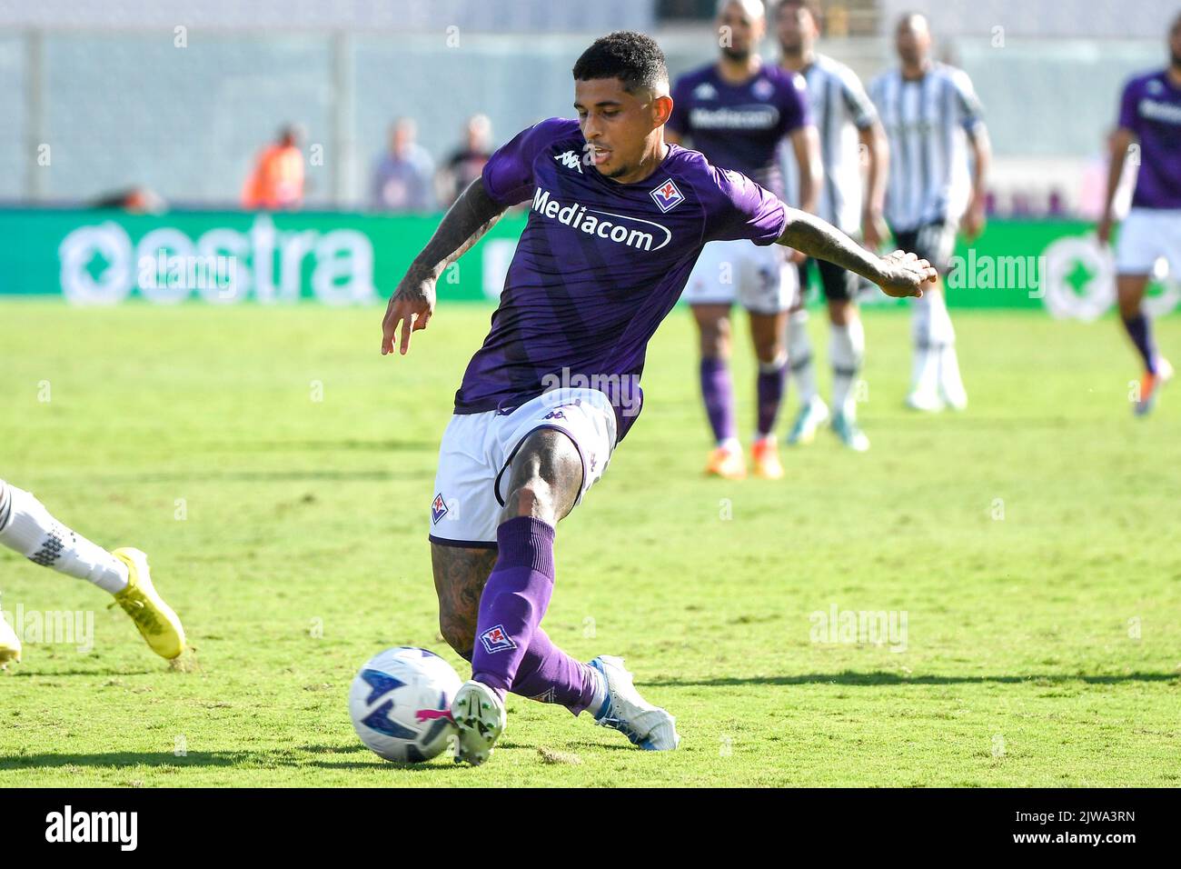 Domilson Cordeiro dos Santos Dodo of ACF Fiorentina in action during ...