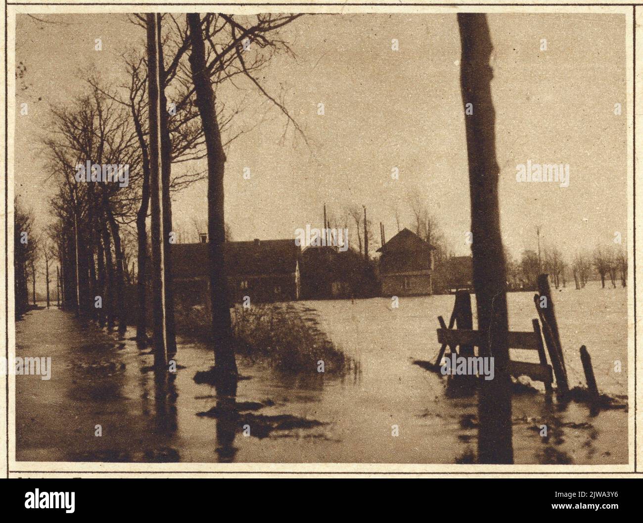 Left: a sad image, the flood of the Oostbroekse Laan, which is rather ...