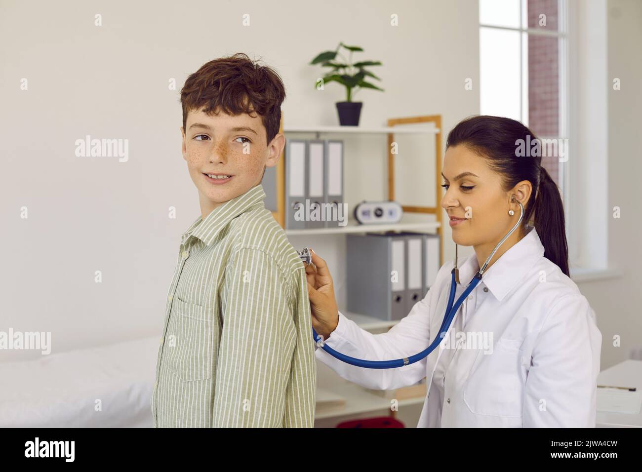 Nurse examining boy stethoscope hi-res stock photography and images - Alamy