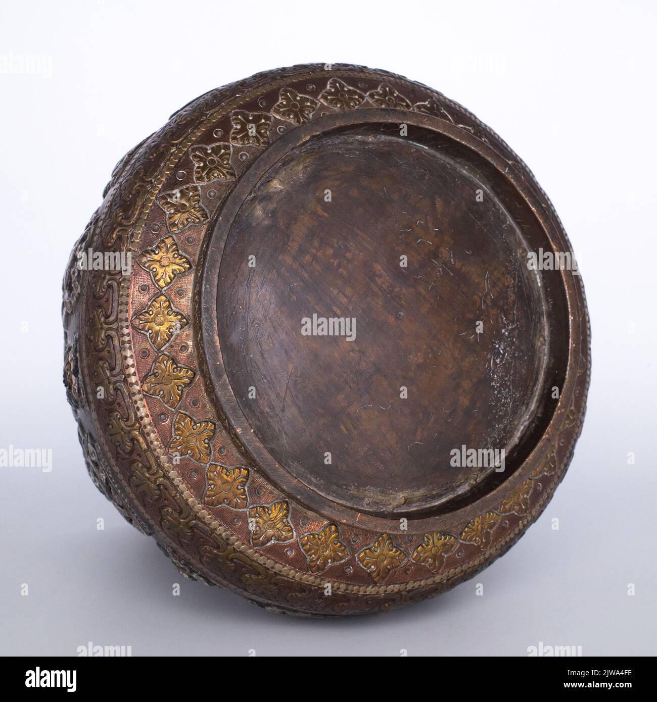 Indian mixed metal jar hi-res stock photography and images - Alamy