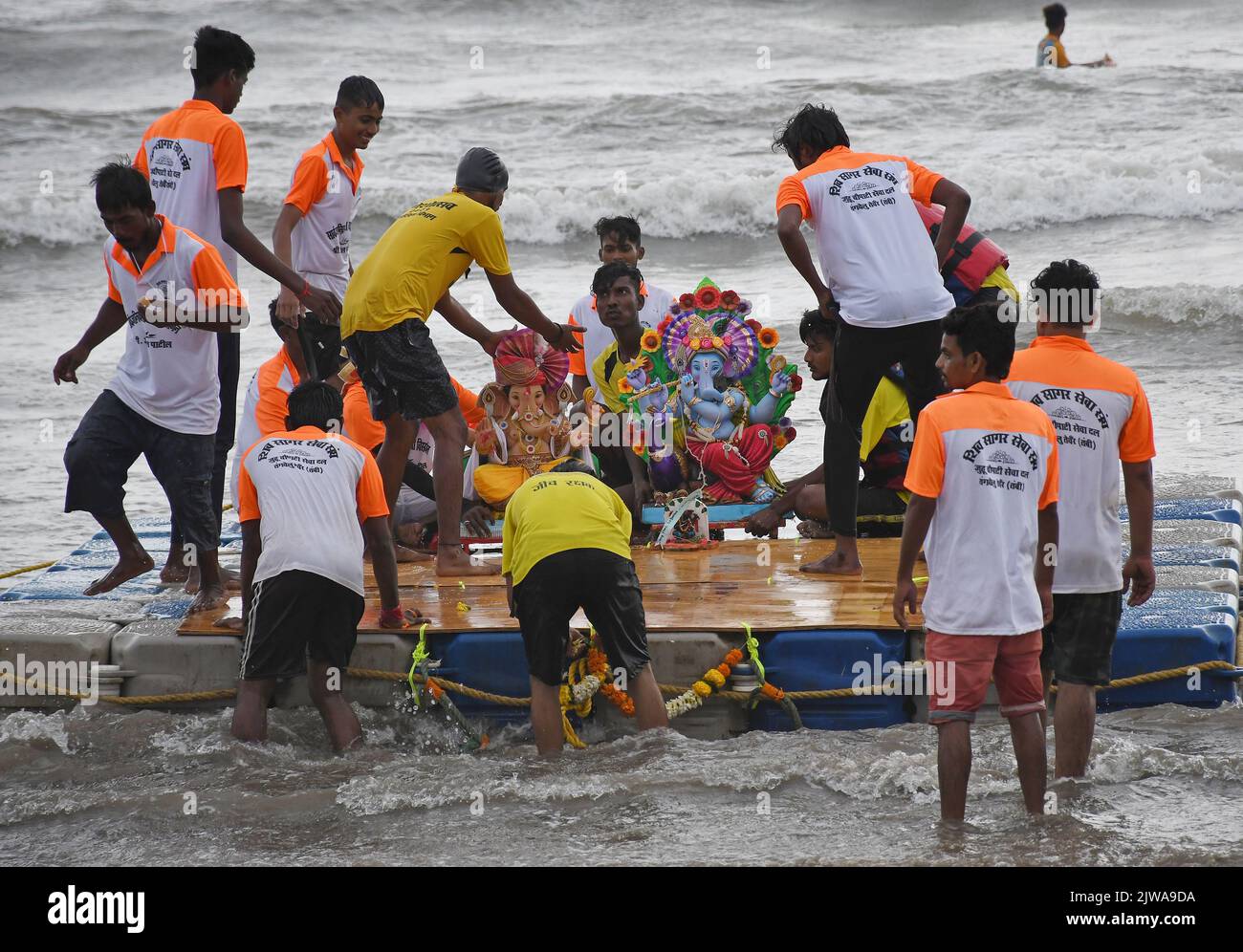 Devotees carry idol of elephant-headed Hindu god Ganesh for immersion ...