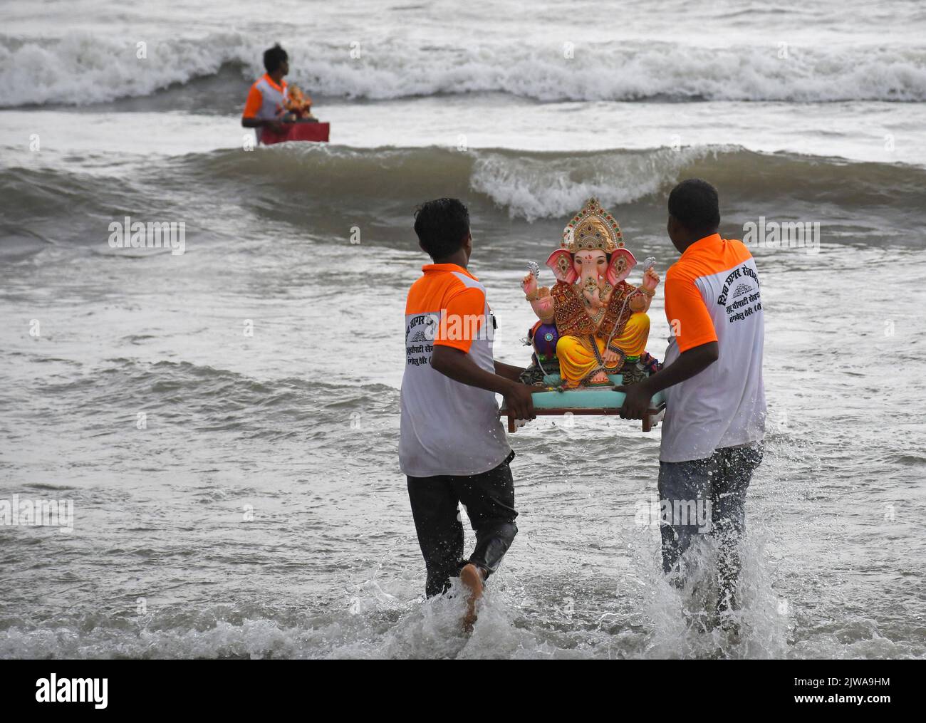 Ganapati immersion hi-res stock photography and images - Alamy