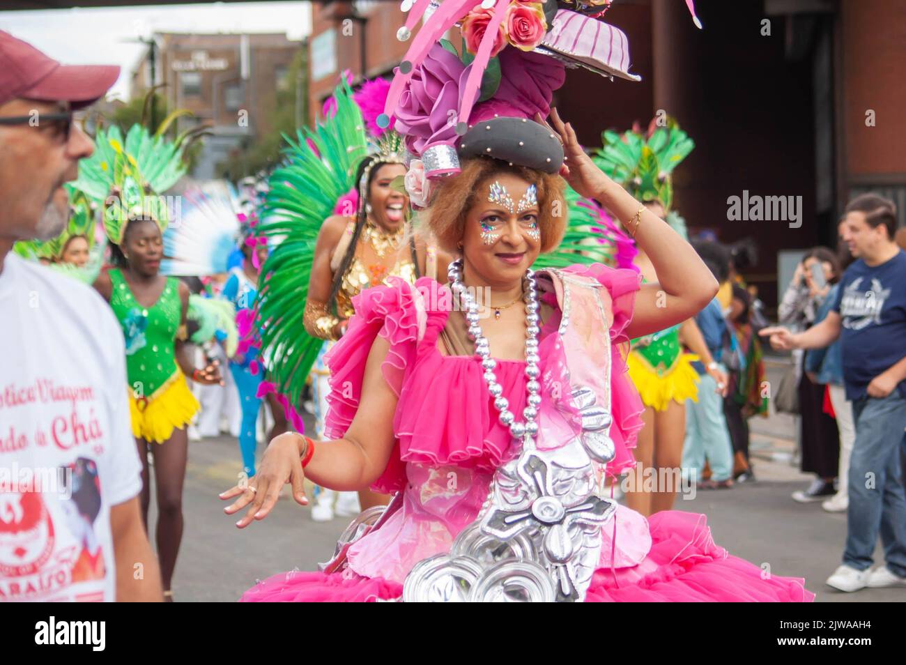 NOTTING HILL, LONDON, ENGLAND- 29 August 2022: Carnival performer ...