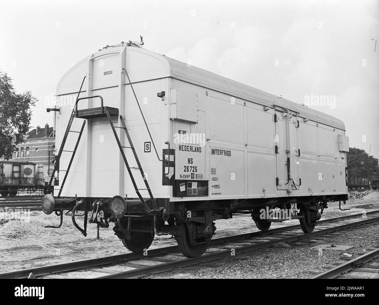 Image of the by the N.S. Rented Electric Locomotive BB 322 (series BB ...