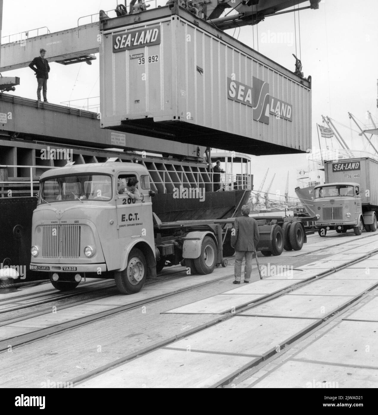 Image of the transhipment of containers of shipping company Sea-Land on ...