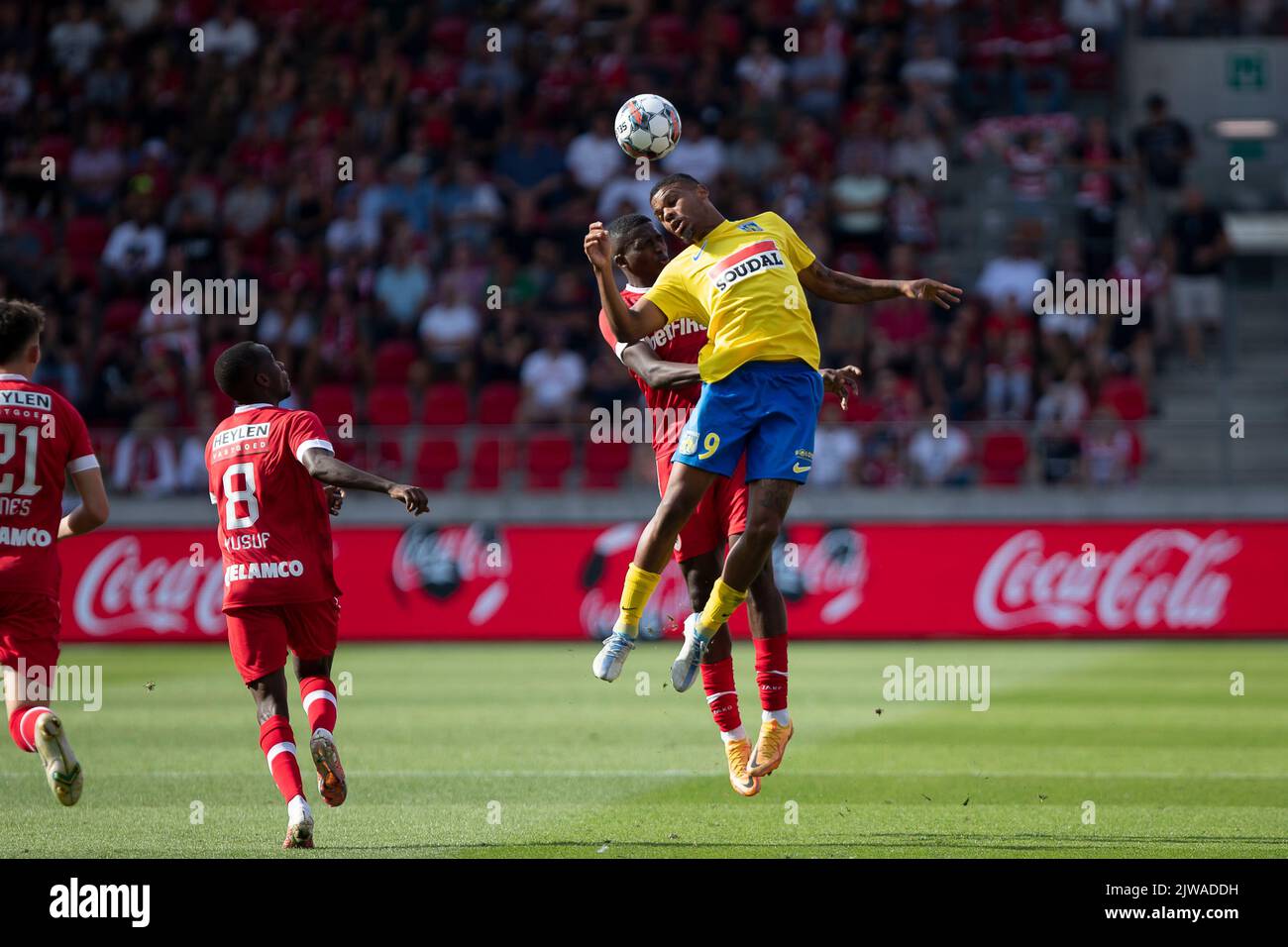Antwerp's William Pacho Tenorio and Westerlo's Lyle Foster pictured in ...