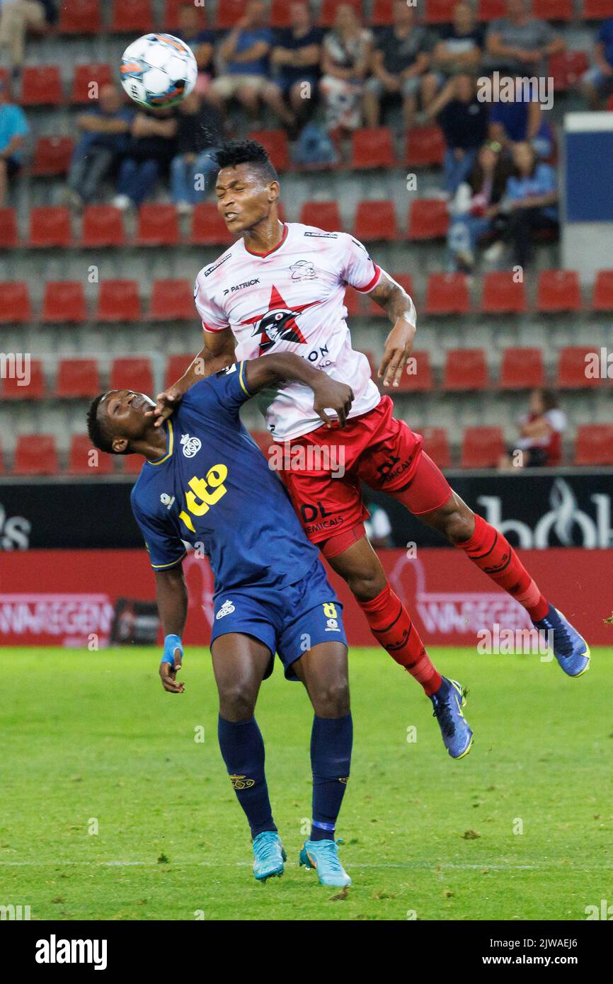 Union's Lazare Amani and Essevee's Novatus Dismas Miroshi fight for the ...