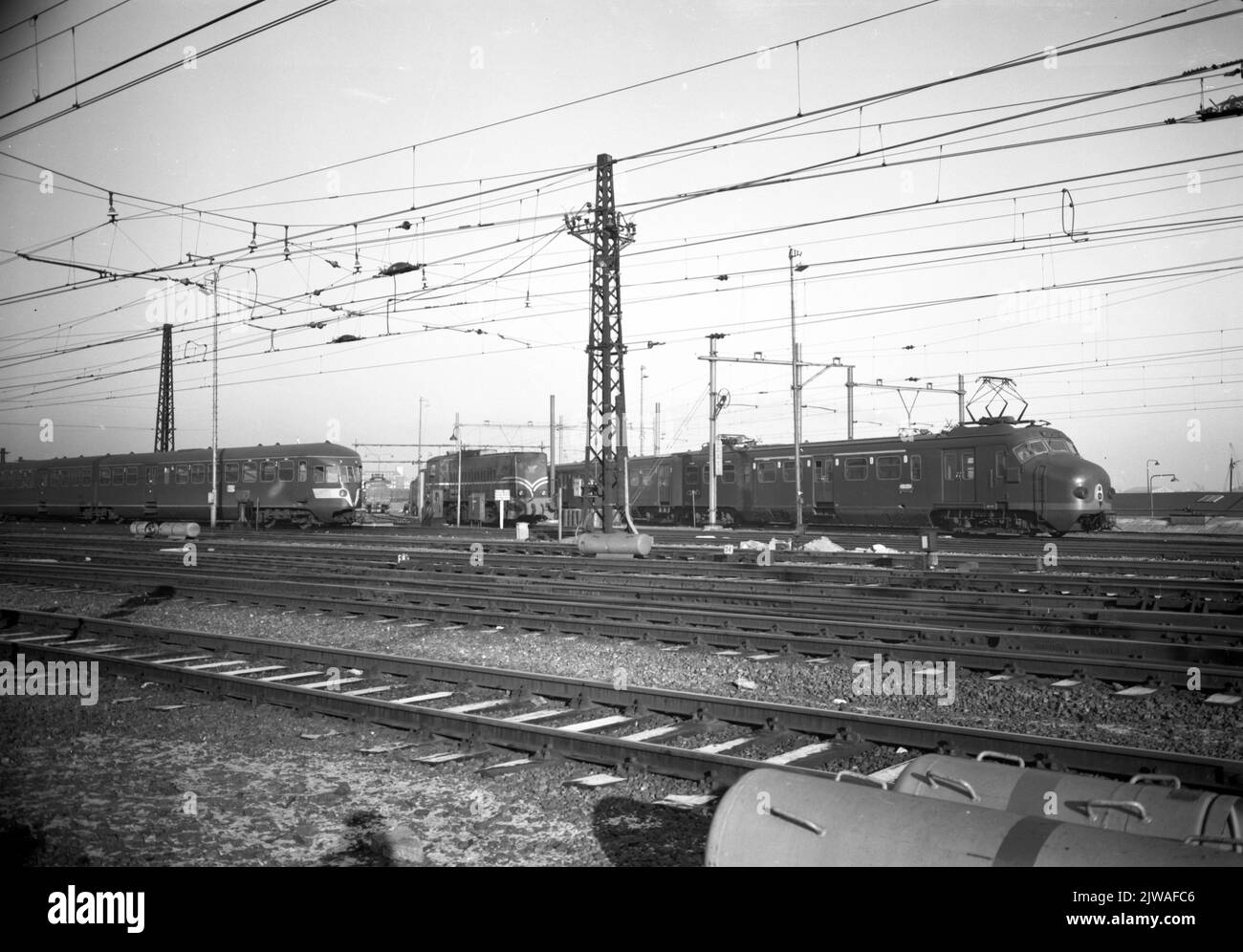 Side view diesel electric locomotive Black and White Stock Photos & Images - Alamy