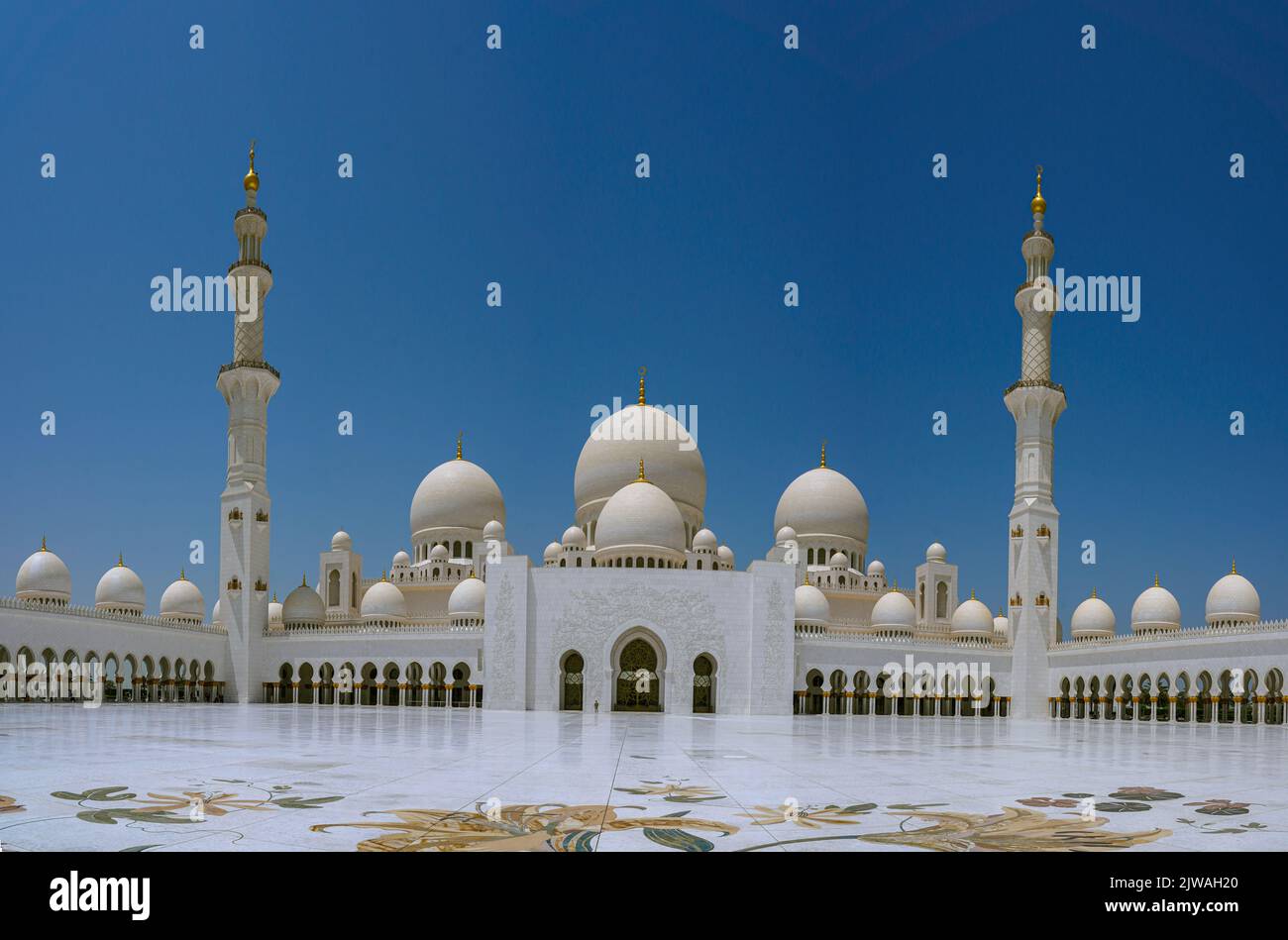 picture of the largest mosque in the world ,The Sheikh Zayed Mosque ...