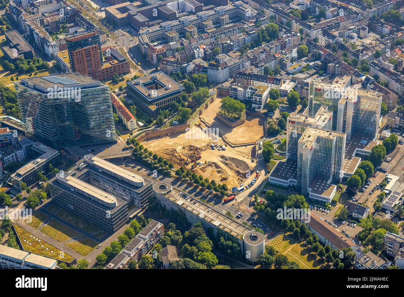 Construction site between dusseldorfer stadttor and rwi4 high rise ...