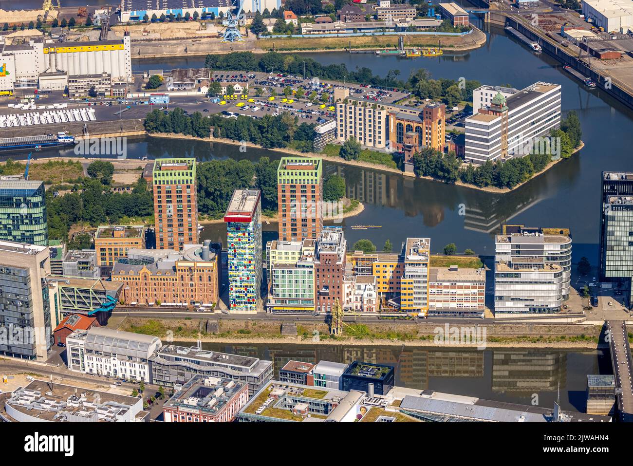 Company building julo levin ufer hi-res stock photography and images ...