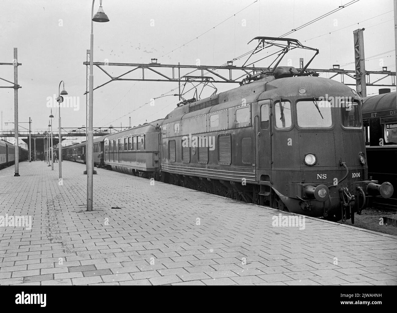 Image of the electric locomotive No. 1006 (series 1000) of the N.S ...