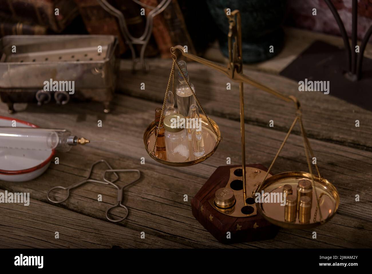 Vintage surgical instruments hi-res stock photography and images - Alamy