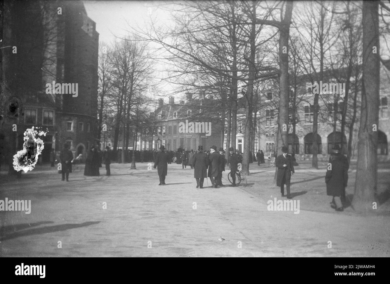Image of the interested parties for the funeral (procession) of ...
