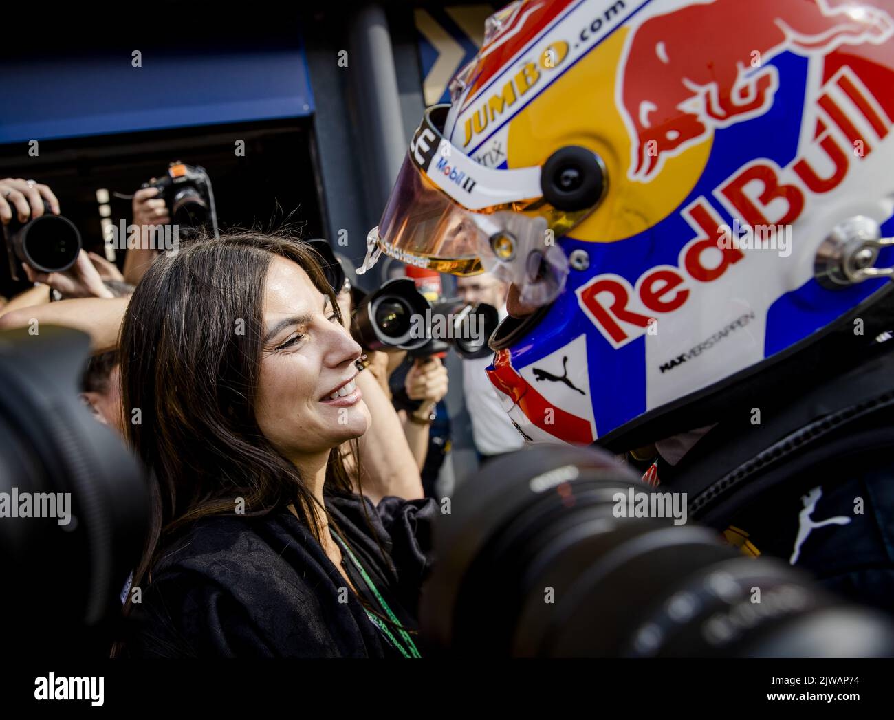 ZANDVOORT - Max Verstappen (Red Bull Racing) hugs girlfriend Kelly ...