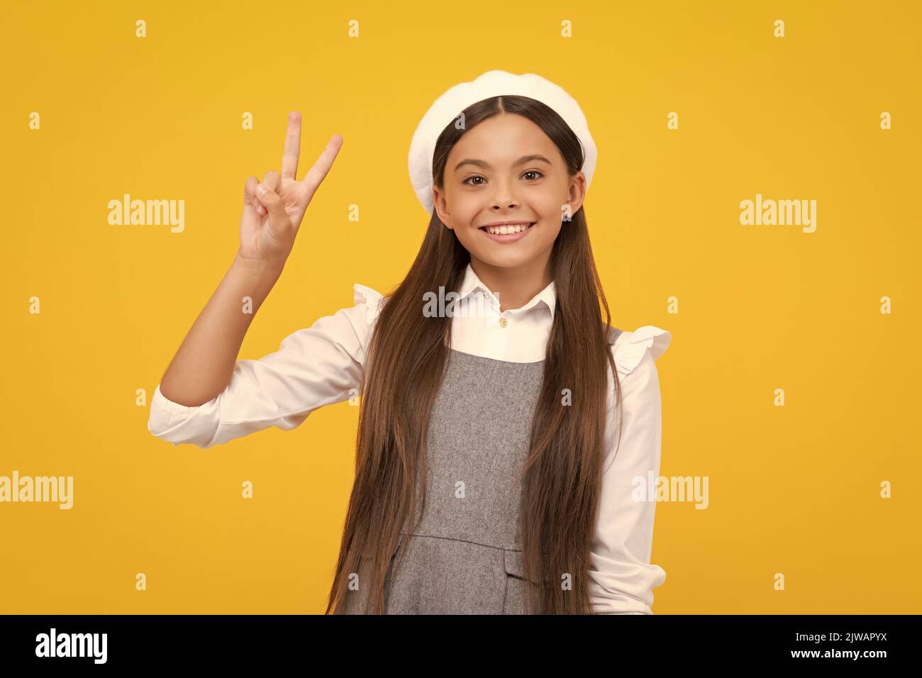 Victory sign children hi-res stock photography and images - Alamy