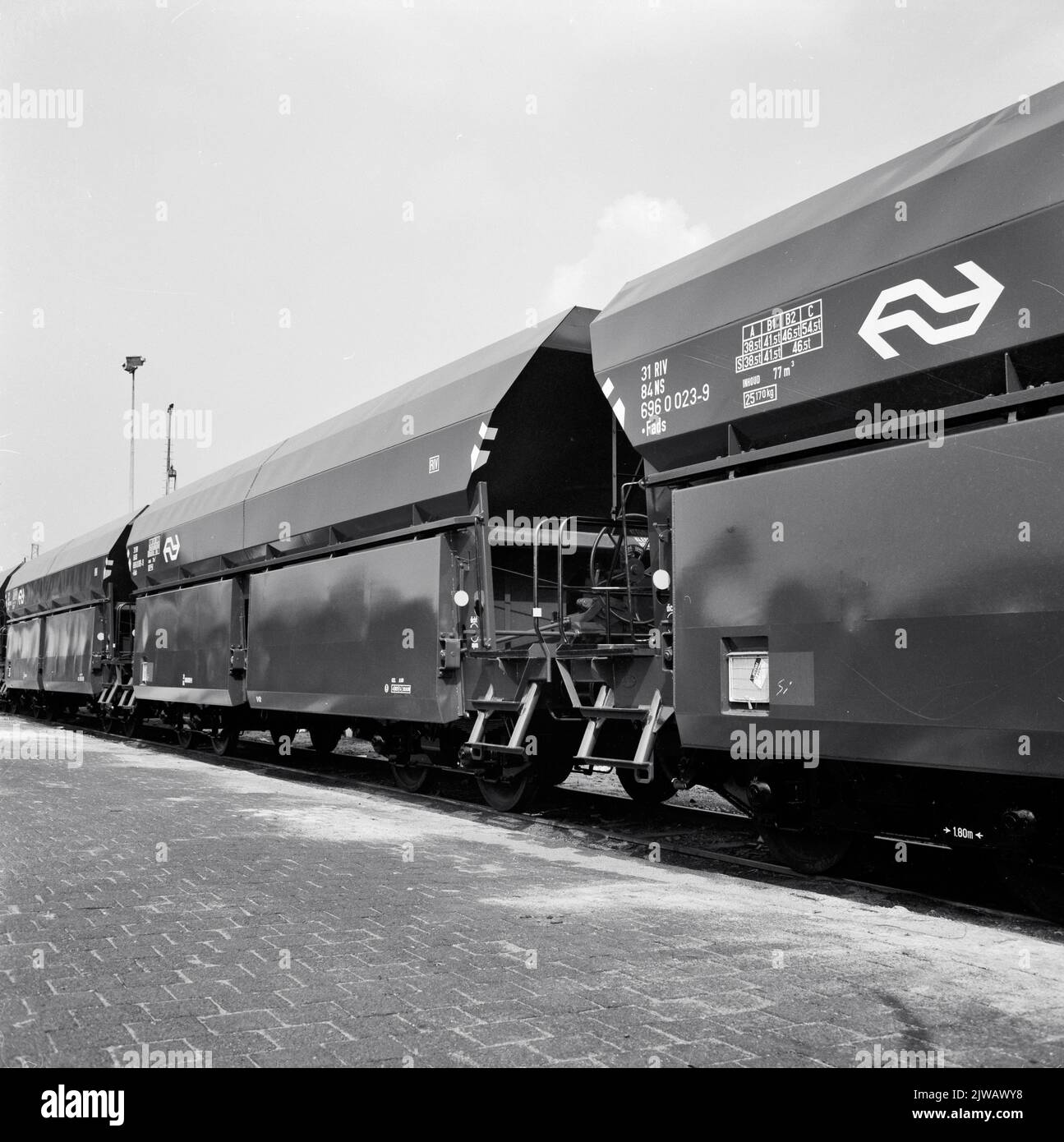 Image of some open self-Lossers type FADS (series 3184 696 0 000-050 ...