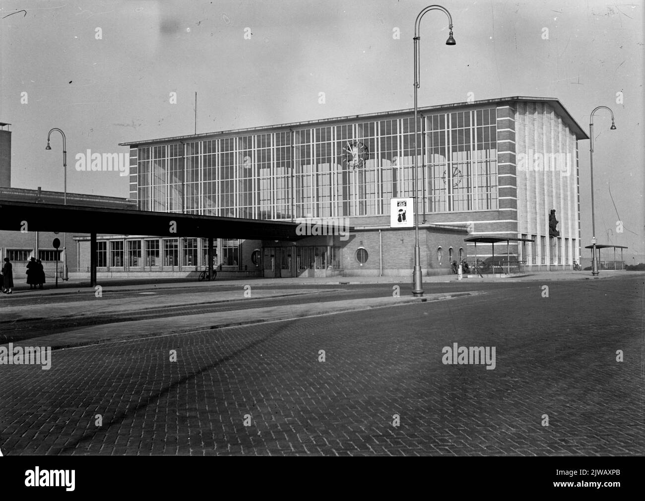 View of the N.S. station Amsterdam Amstel in Amsterdam Stock Photo - Alamy