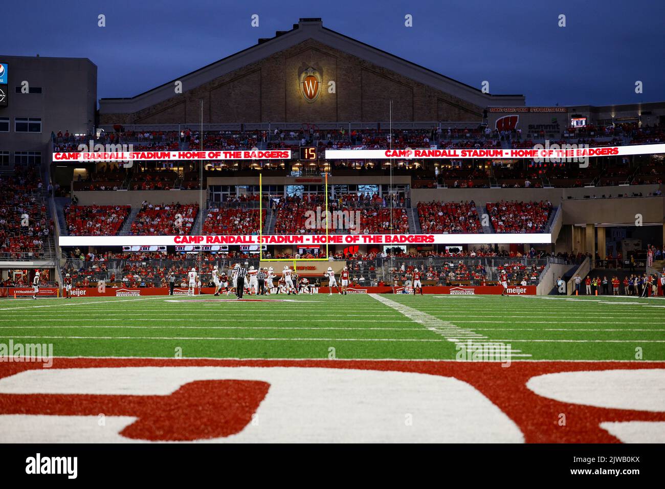 South endzone hi-res stock photography and images - Alamy