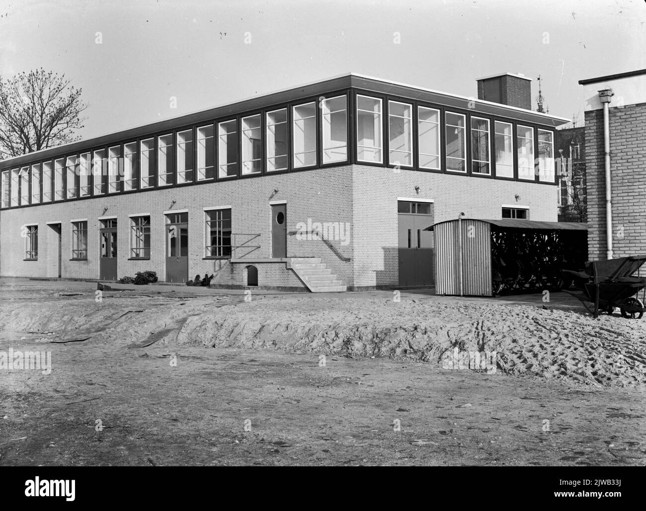 View of the new service building of the N.S. in Venlo Stock Photo - Alamy